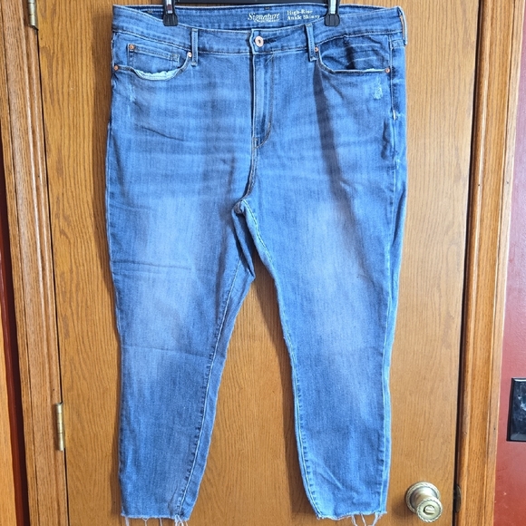 Signature by Levi Strauss | Jeans | Signature By Levi Strauss Light ...